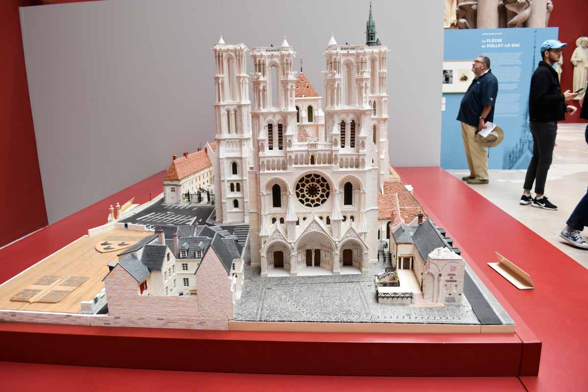 Notre-Dame Model - Stew Ross Discovers