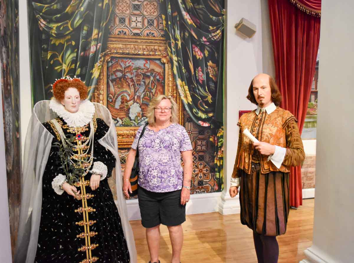 Sandy and the first Queen Elizabeth - Stew Ross Discovers